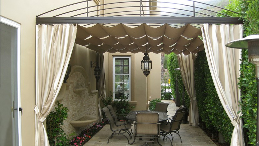 Sliding on Wire – World of Awnings and Canopies